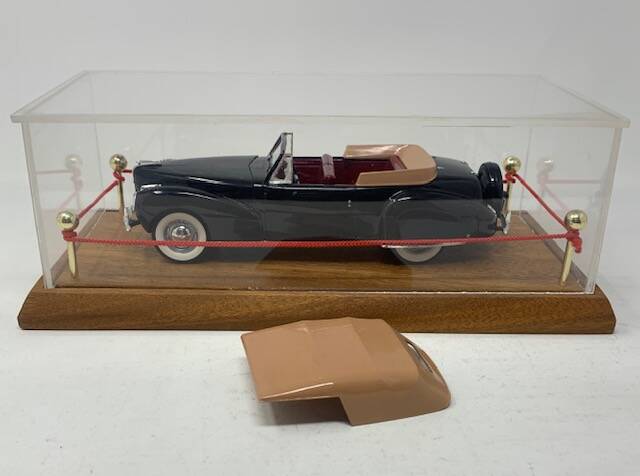 1941 Lincoln Continental Convertible - Monogram 1:24 Diecast (built kit ...